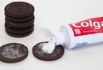 Top 10 Weird and Unusual Uses for Toothpaste - Paperblog